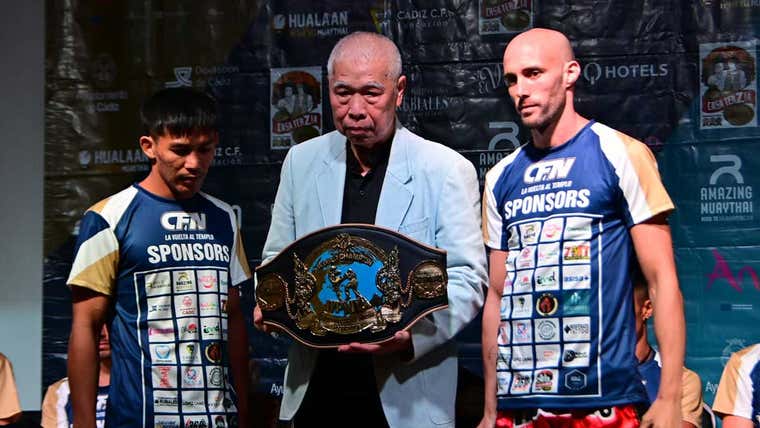 El gaditano campeón mundial, Carlos Coello, protagoniza el desembarco del Muay Thai en la Plaza ...